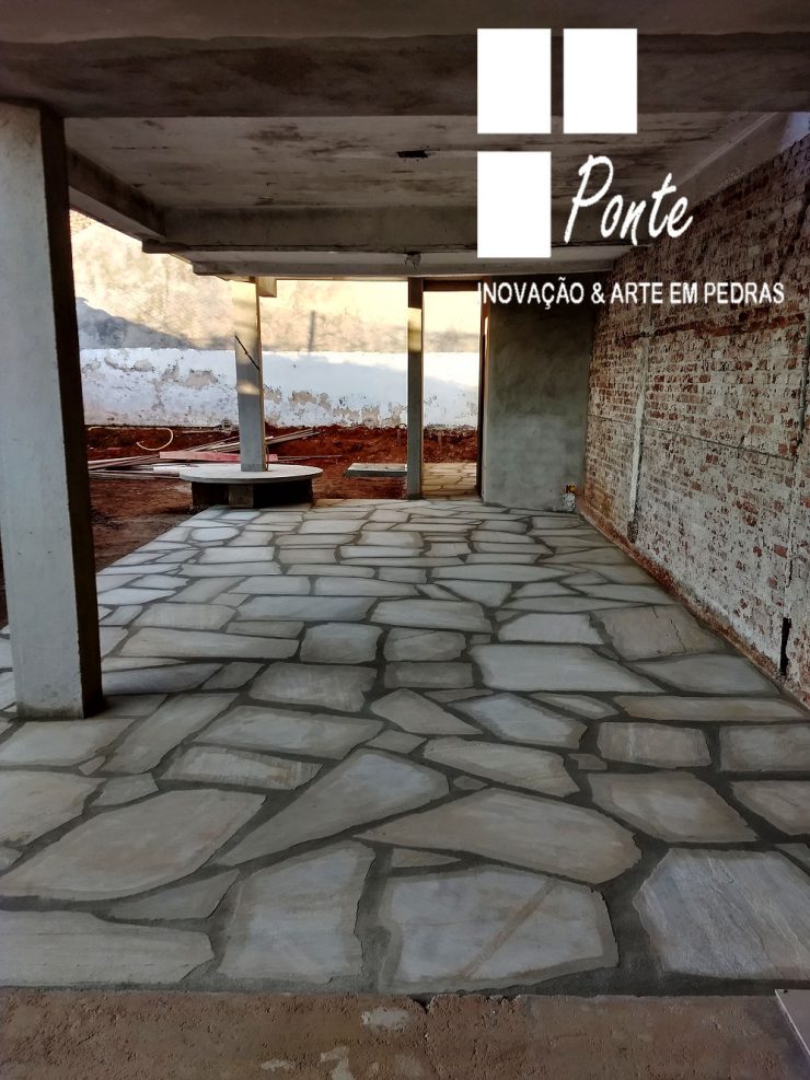 Piso com cacão na área gourmet – Ponte Pedras